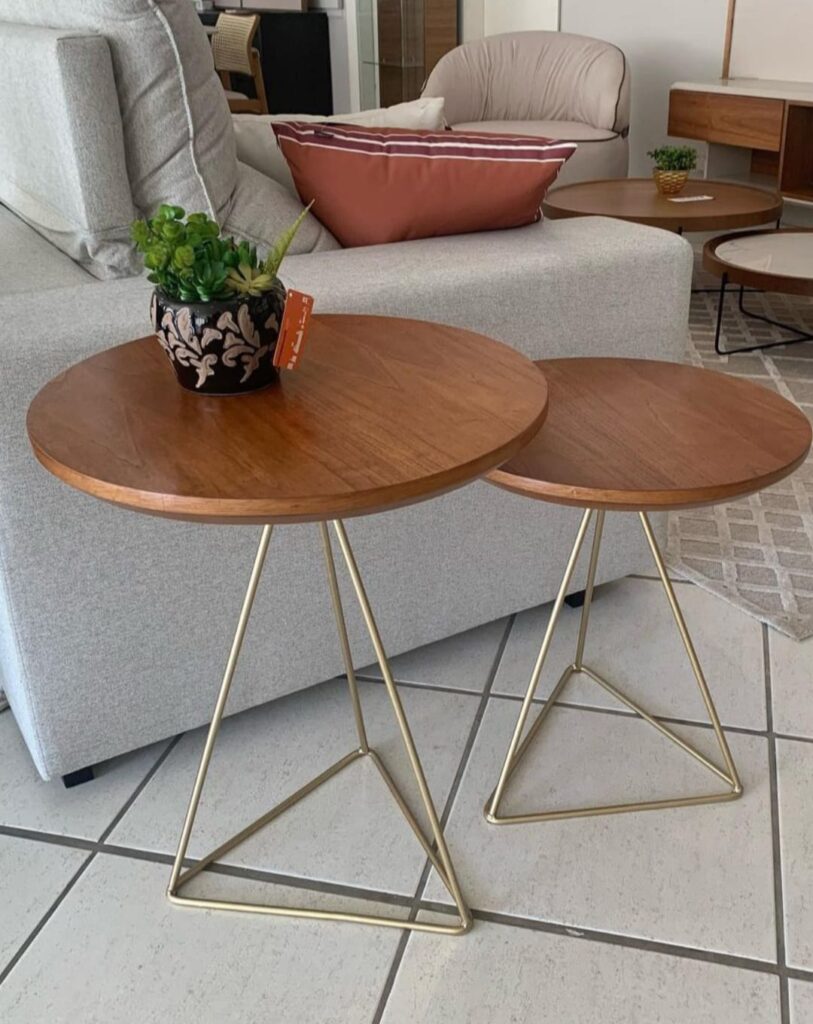 Mesa Lateral Triângulo – Santo Móvel